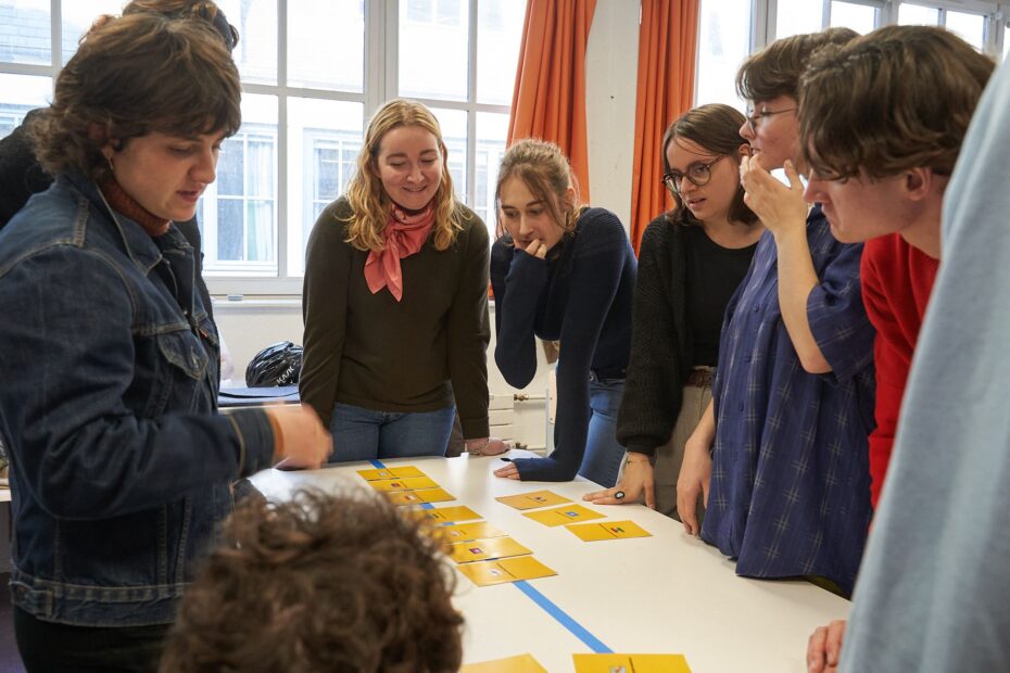 Workshop on humanitarian design - ENSCI Les Ateliers (2022 ...